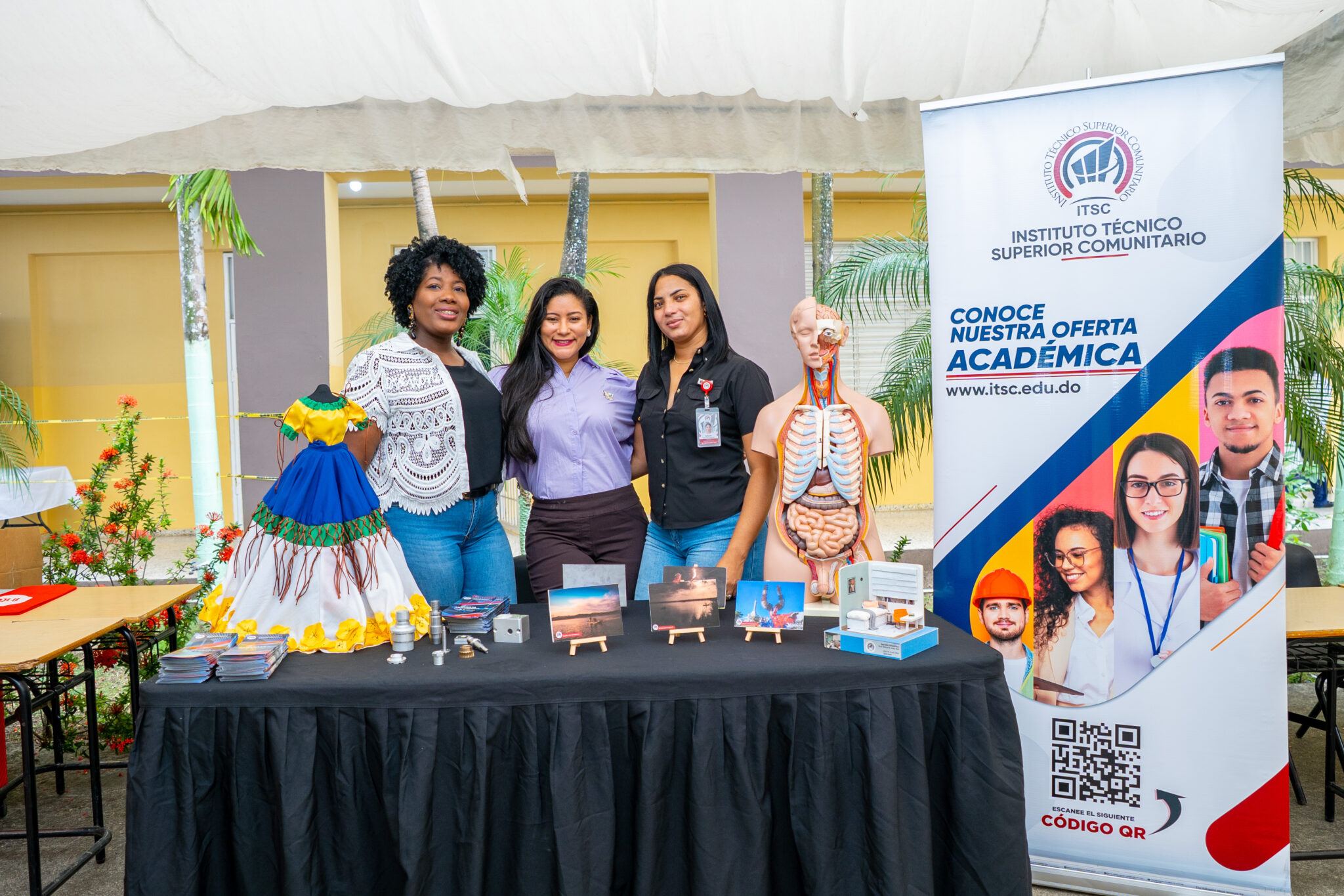 ITSC participa en la feria universitaria «Tecni-EmprenD 2025» en Santo ...